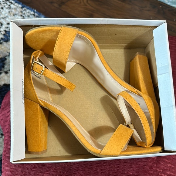 BAMBOO | Shoes | Bamboo Mustard Block Heel Sandals Sz 1 | Poshmark